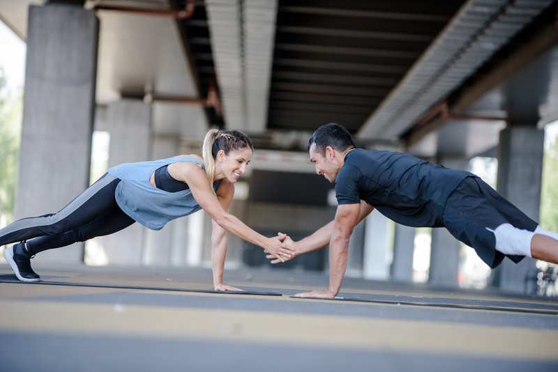 S’entraîner en duo : les 6 meilleurs exercices pour abdos - MyFitSession